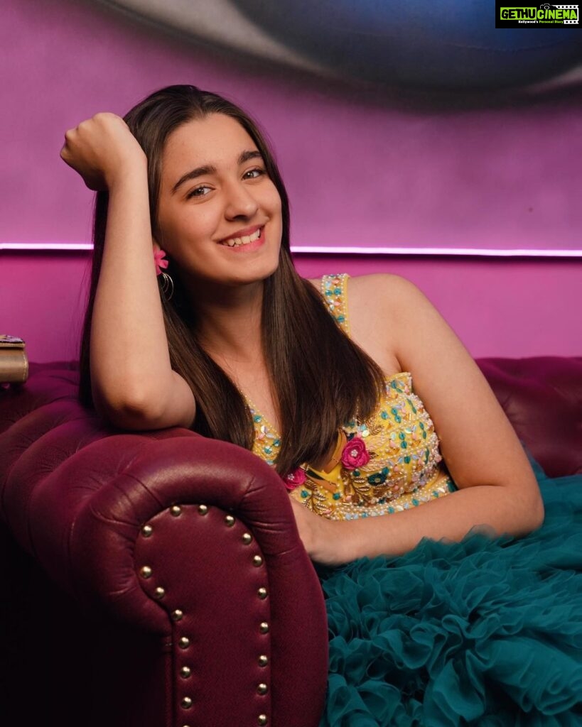 Actress Naisha Khanna HD Photos and Wallpapers February 2023 - Gethu Cinema