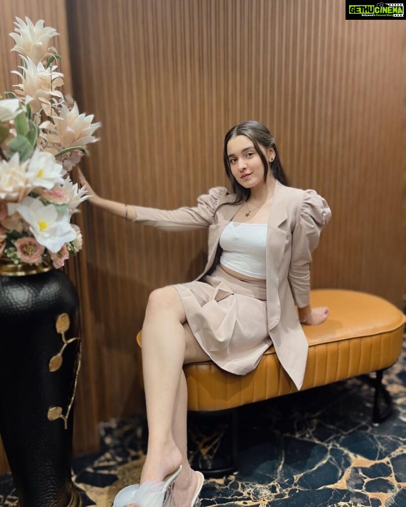 Actress Naisha Khanna HD Photos and Wallpapers February 2023 - Gethu Cinema