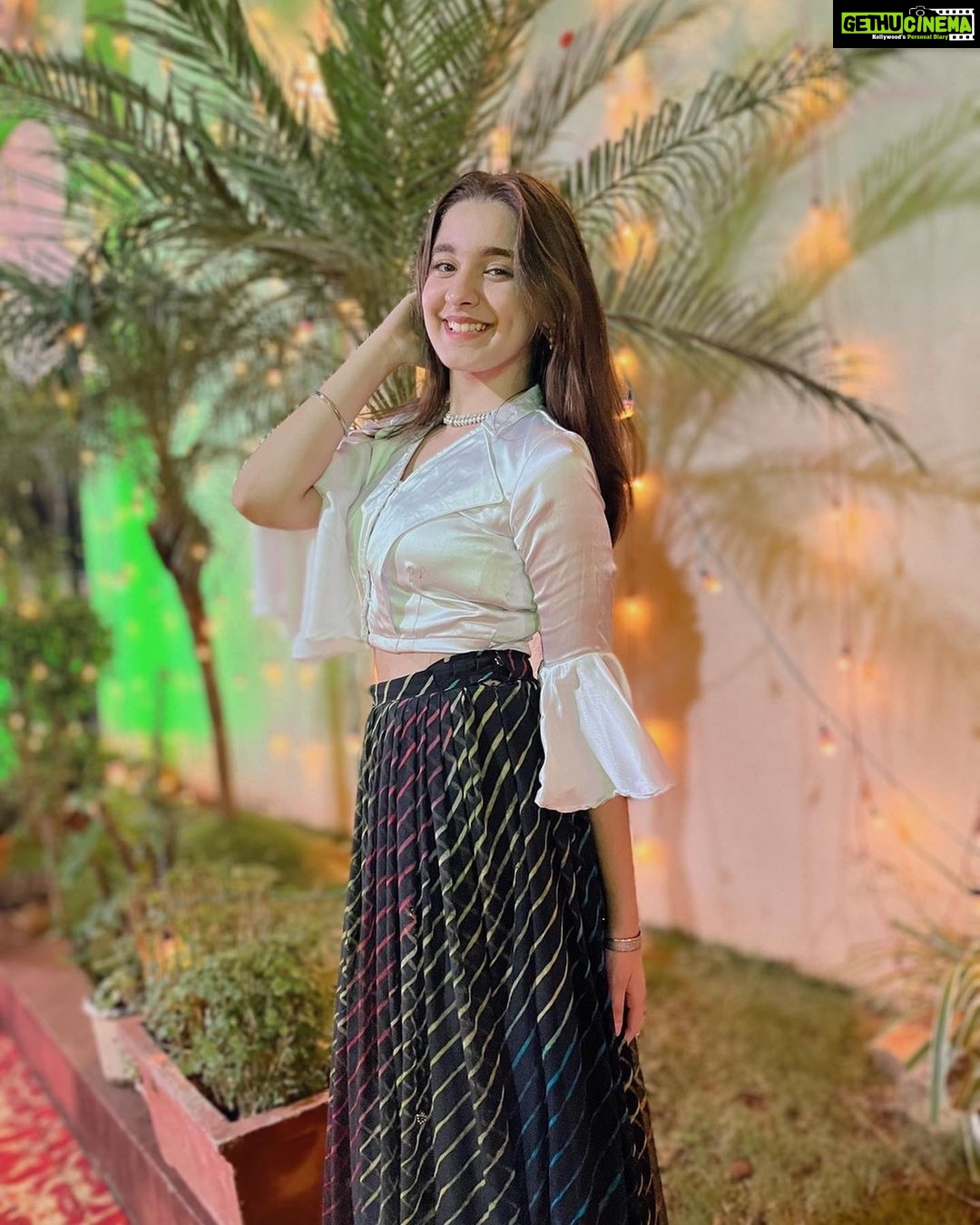 Actress Naisha Khanna HD Instagram Photos and Wallpapers January 2023 ...