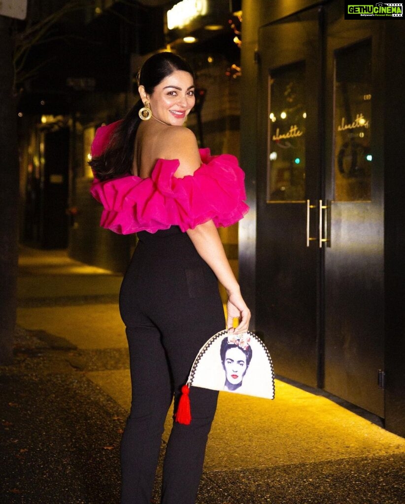 Actress Neeru Bajwa HD Photos and Wallpapers March 2023 | Gethu Cinema