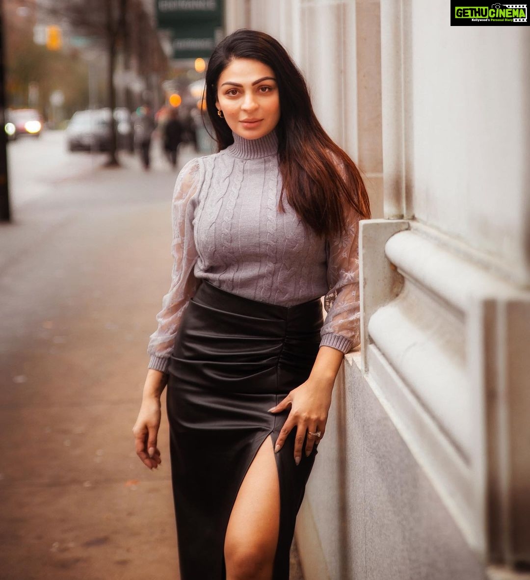Actress Neeru Bajwa HD Photos and Wallpapers December 2022 - Gethu Cinema