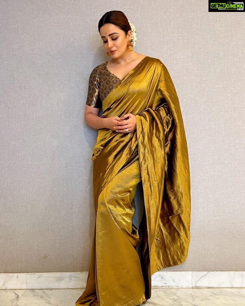 Neha Pendse Instagram - Kaftan season is herreee @paulmiandharsh ...