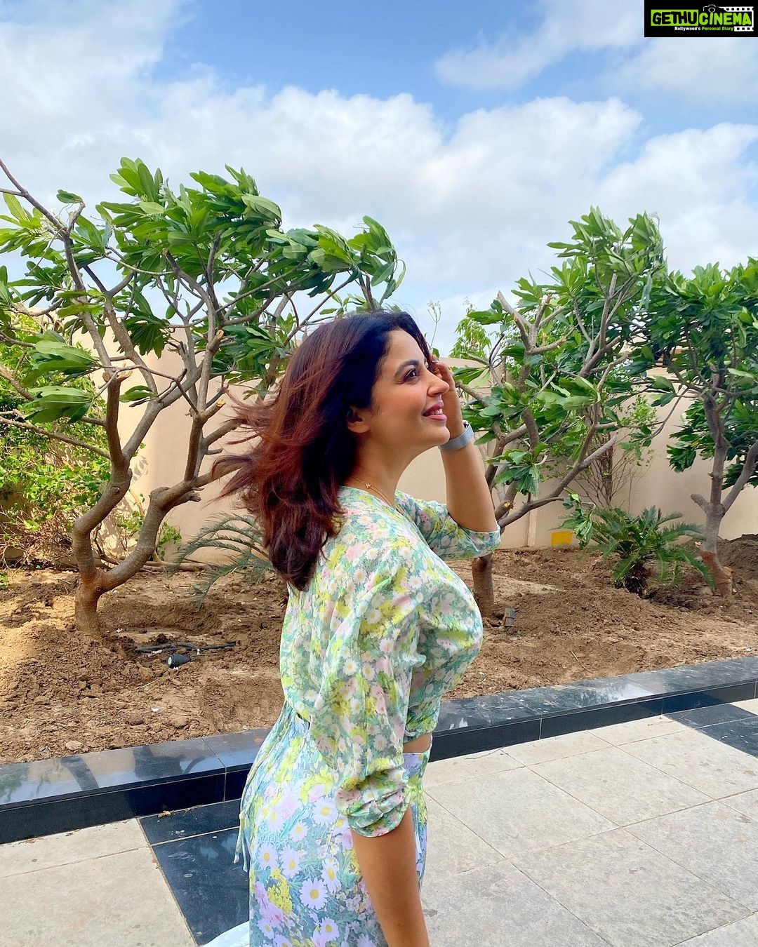 Neha Pendse Instagram – Camouflage!! | Gethu Cinema