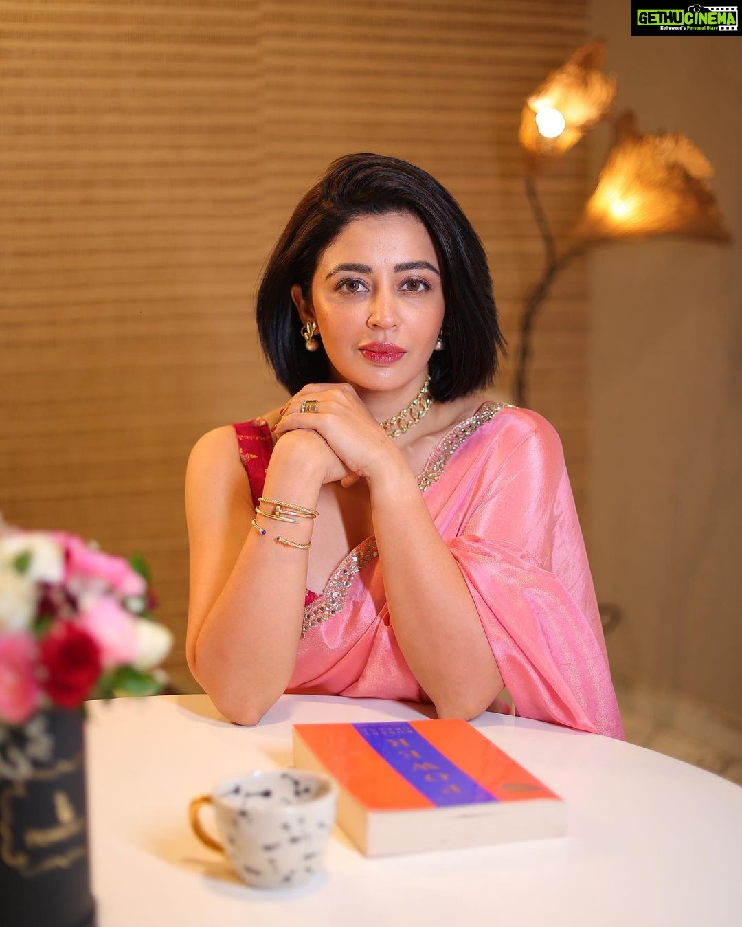 Neha Pendse Instagram – Sahil ke sukoon se kise inkaar hai lekin ...