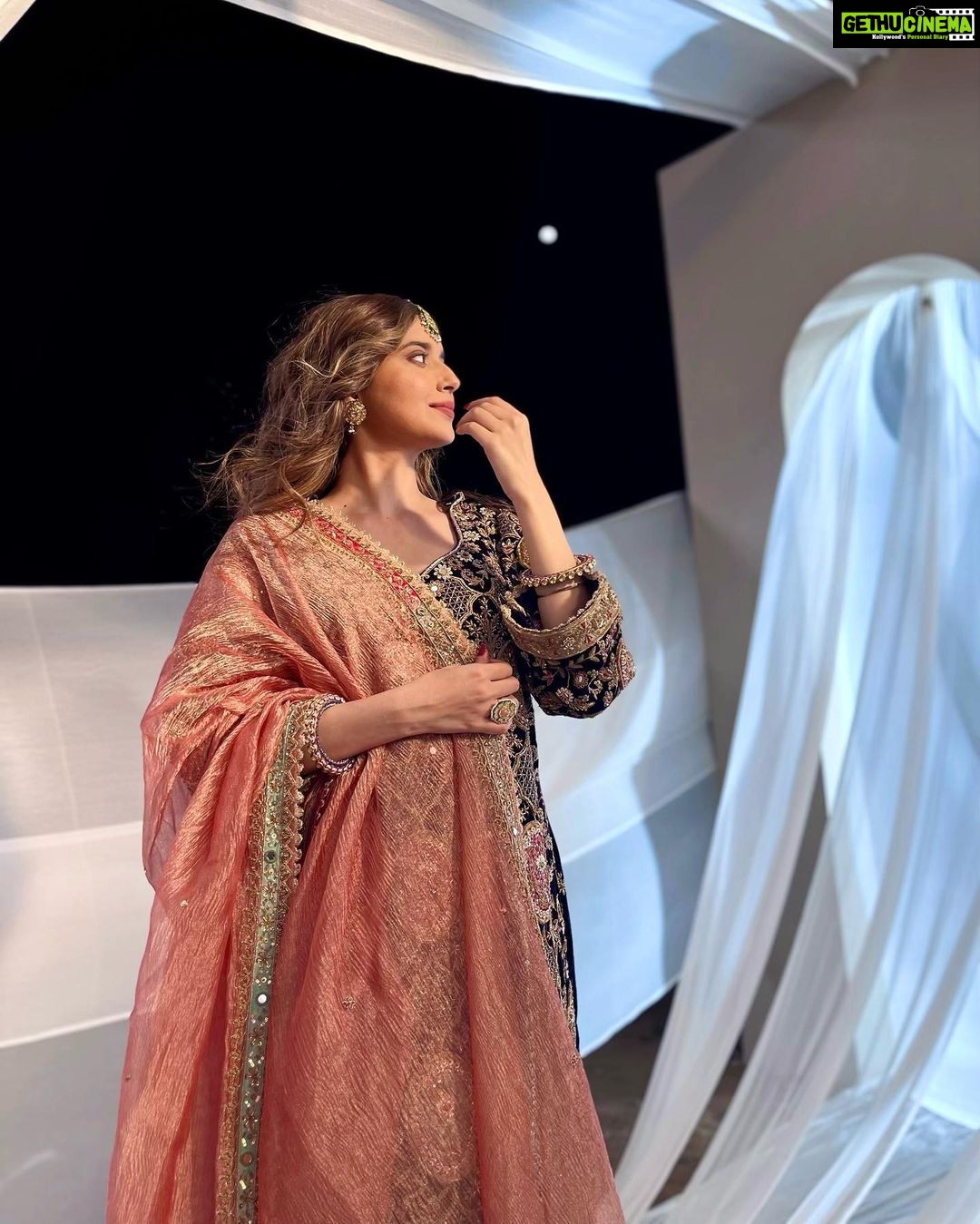 Actress Nimrat Khaira HD Photos and Wallpapers April 2023 - Gethu Cinema