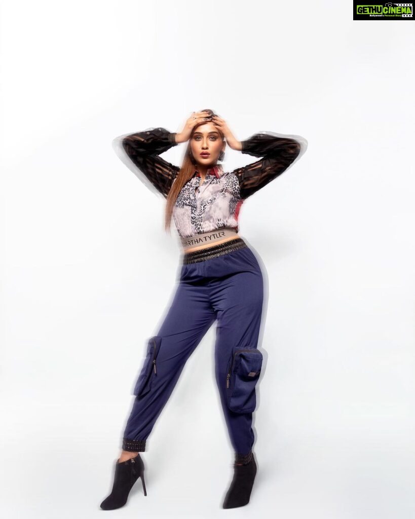 Actress Nimrit Kaur Ahluwalia HD Instagram Photos and Wallpapers April ...