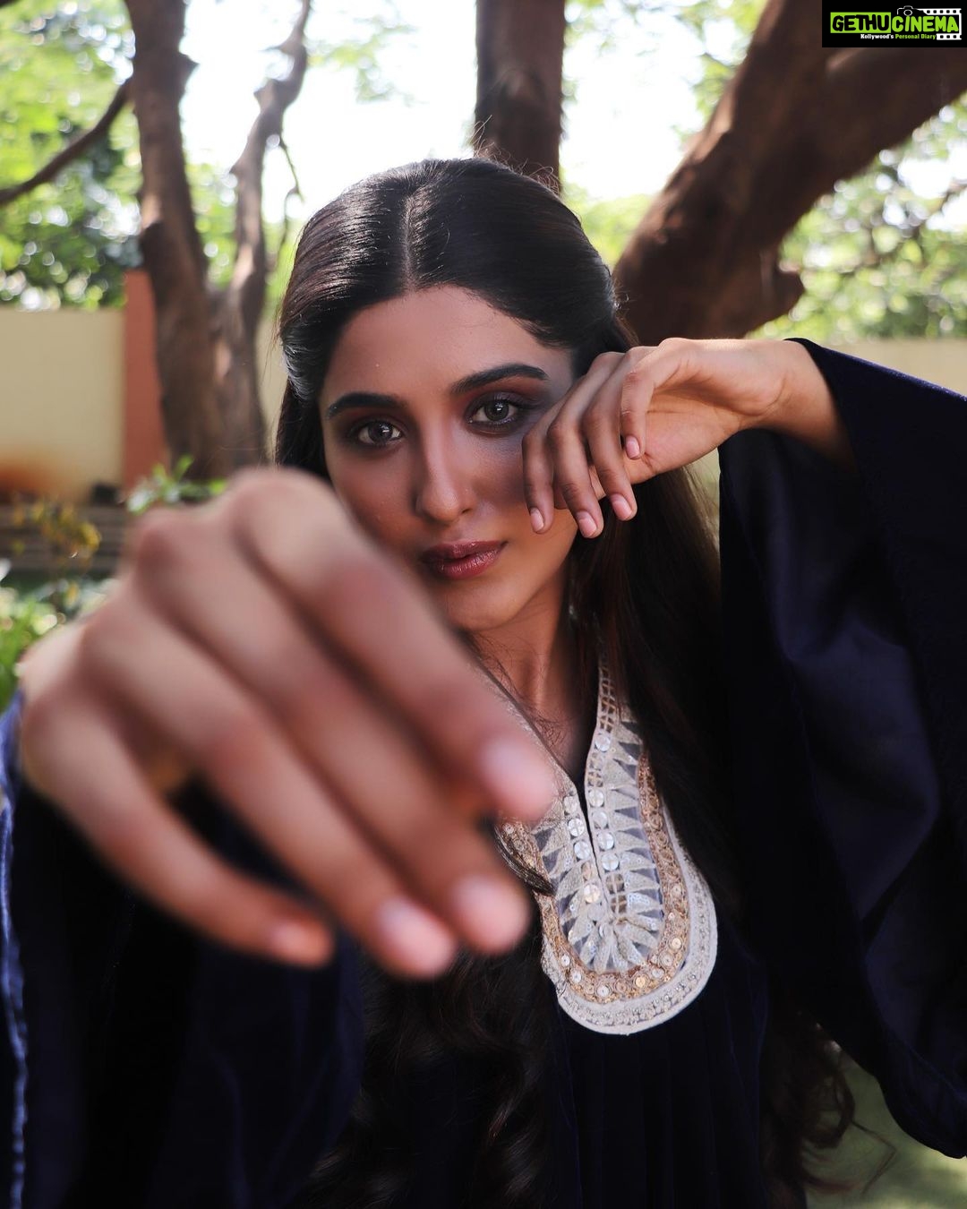 Nimrit Kaur Ahluwalia Instagram – cover me in sunshine 🌞 Makeup By ...