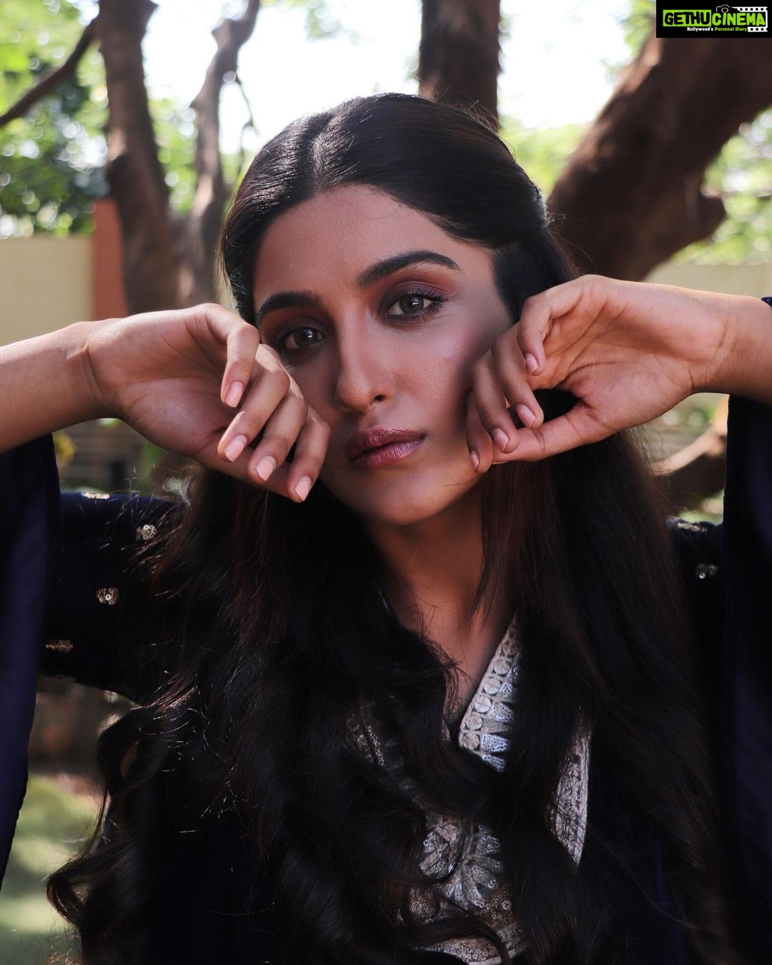 Nimrit Kaur Ahluwalia Instagram – cover me in sunshine 🌞 Makeup By ...