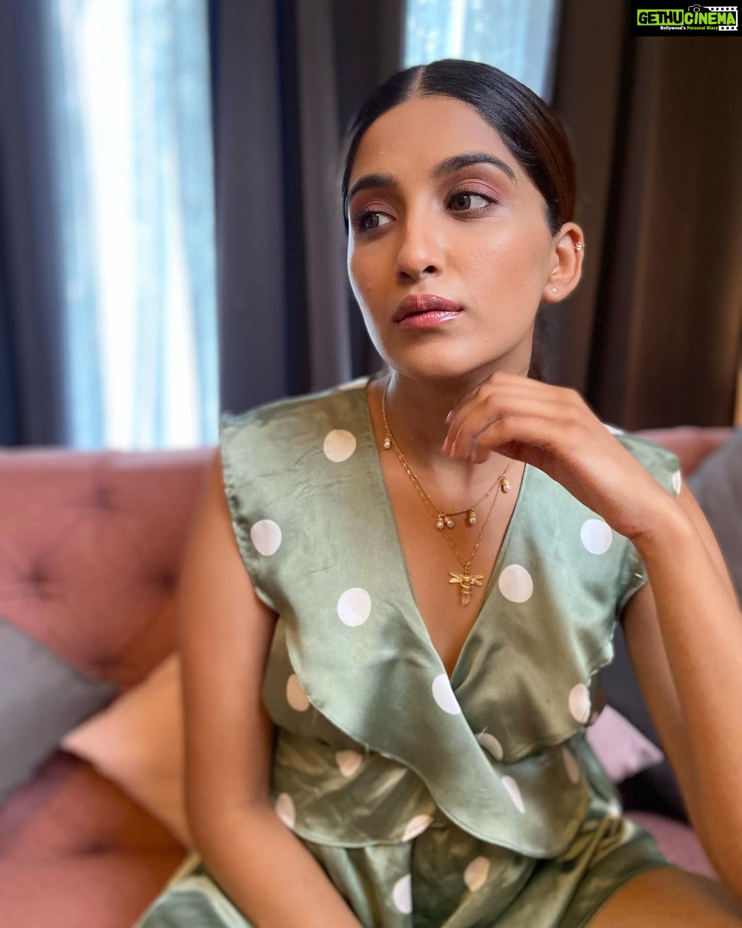 Nimrit Kaur Ahluwalia Instagram – idhar udhar ki batein… ….wagera ...