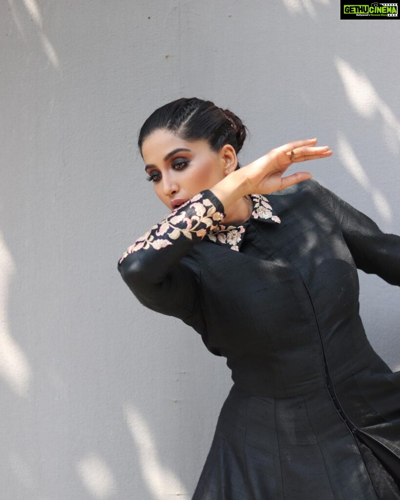 Actress Nimrit Kaur Ahluwalia HD Instagram Photos and Wallpapers ...