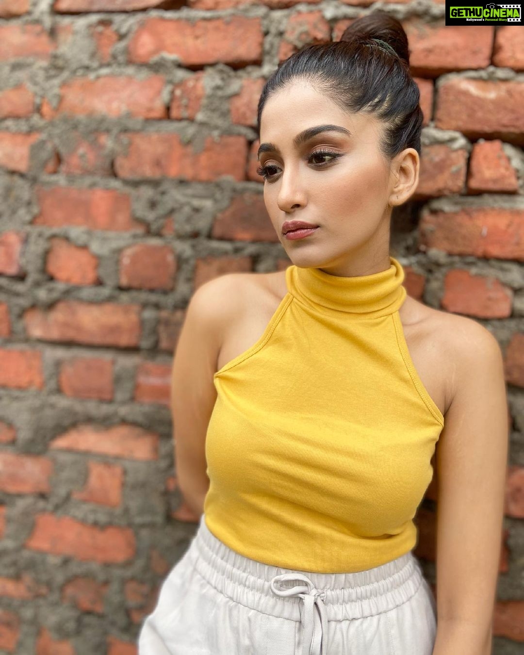 Actress Nimrit Kaur Ahluwalia HD Instagram Photos and Wallpapers July ...