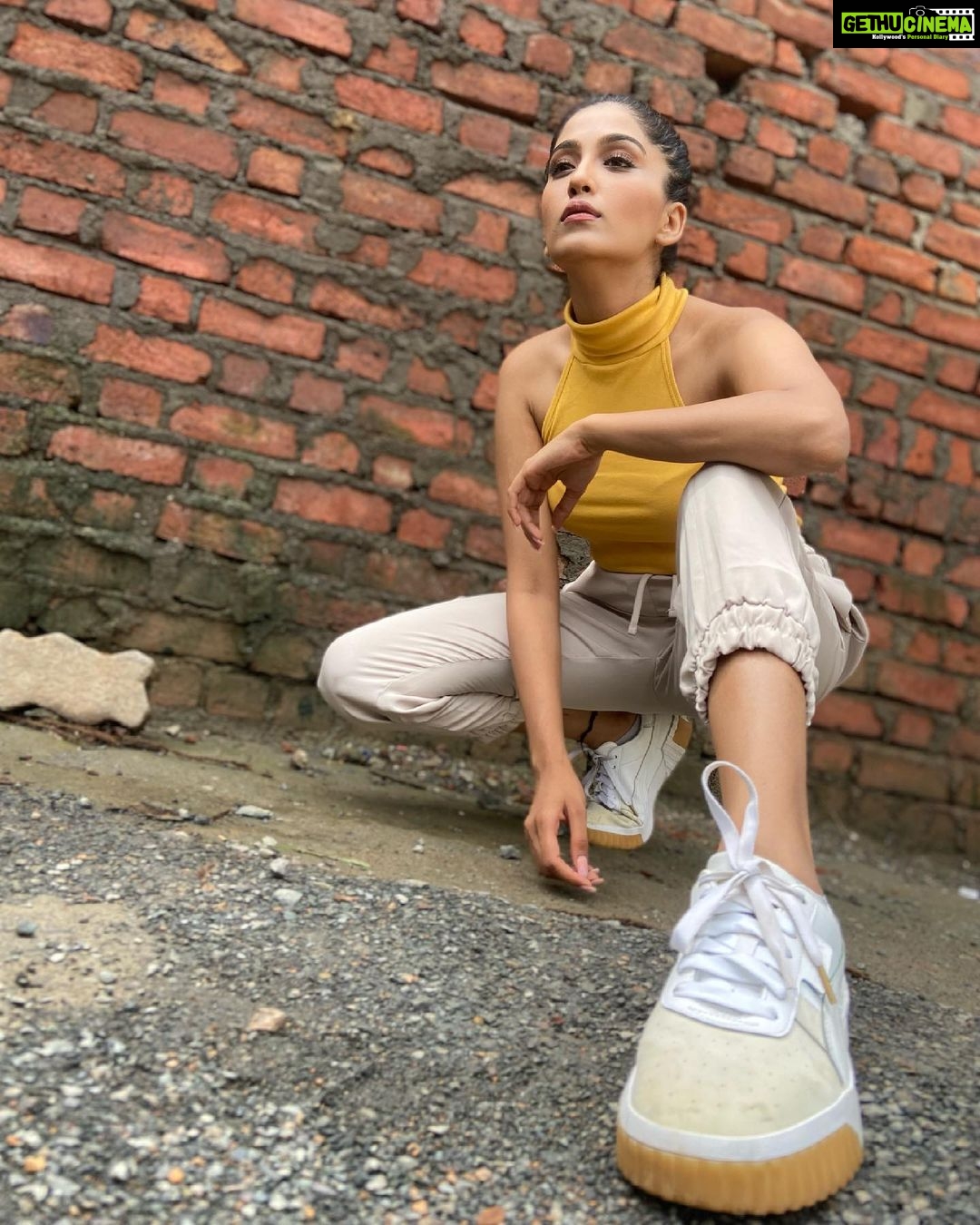 Nimrit Kaur Ahluwalia Instagram – 🌻 📸: @amitrajput_mua | Gethu Cinema