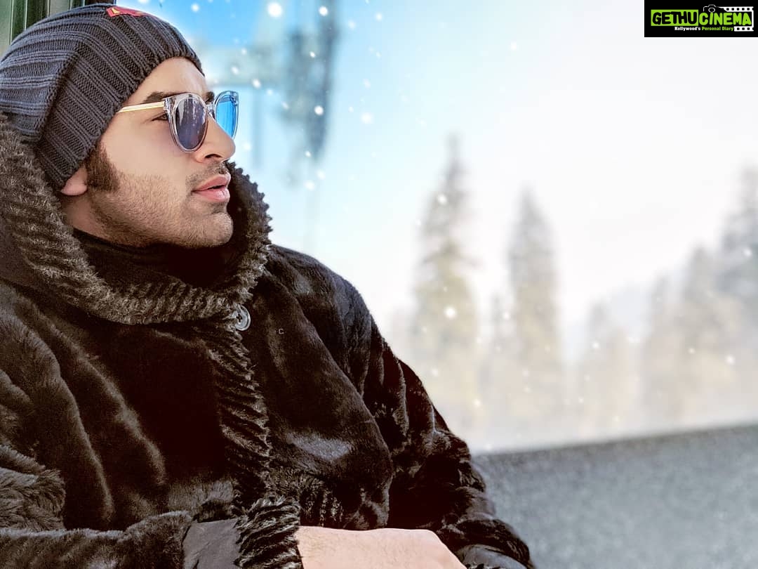Paras Chhabra Instagram – Kashmir 💖 ️🌬️☃️🏔️🌁🌨️ #paraschhabra #kashmir # ...