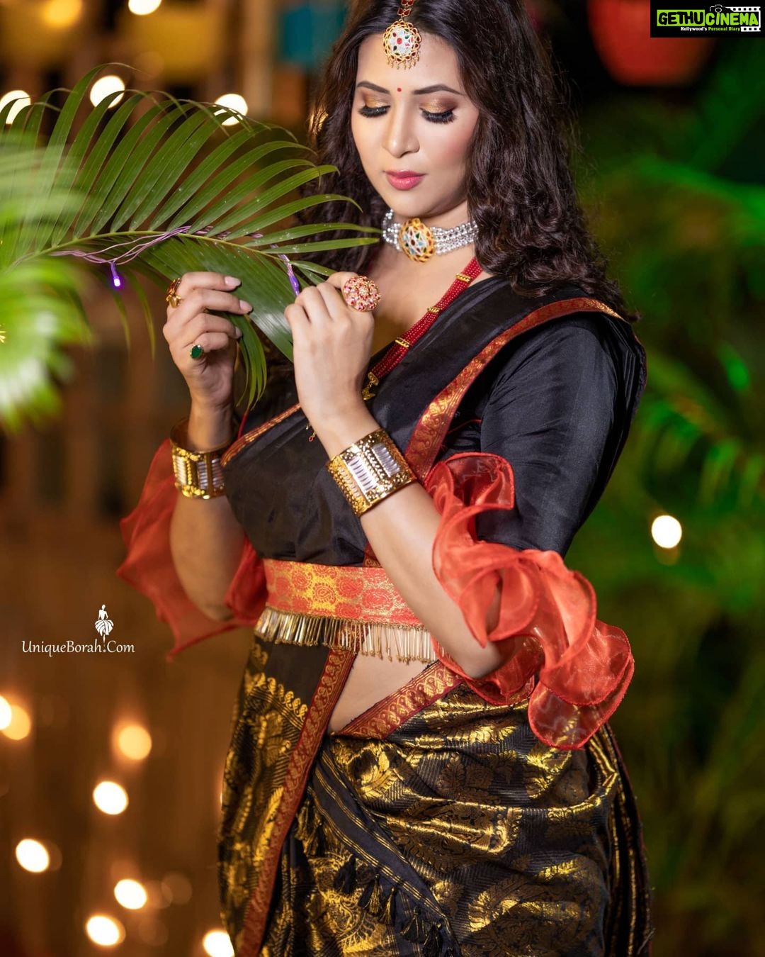 Parineeta Borthakur Instagram – Love & light Make-up & hair by @manash ...