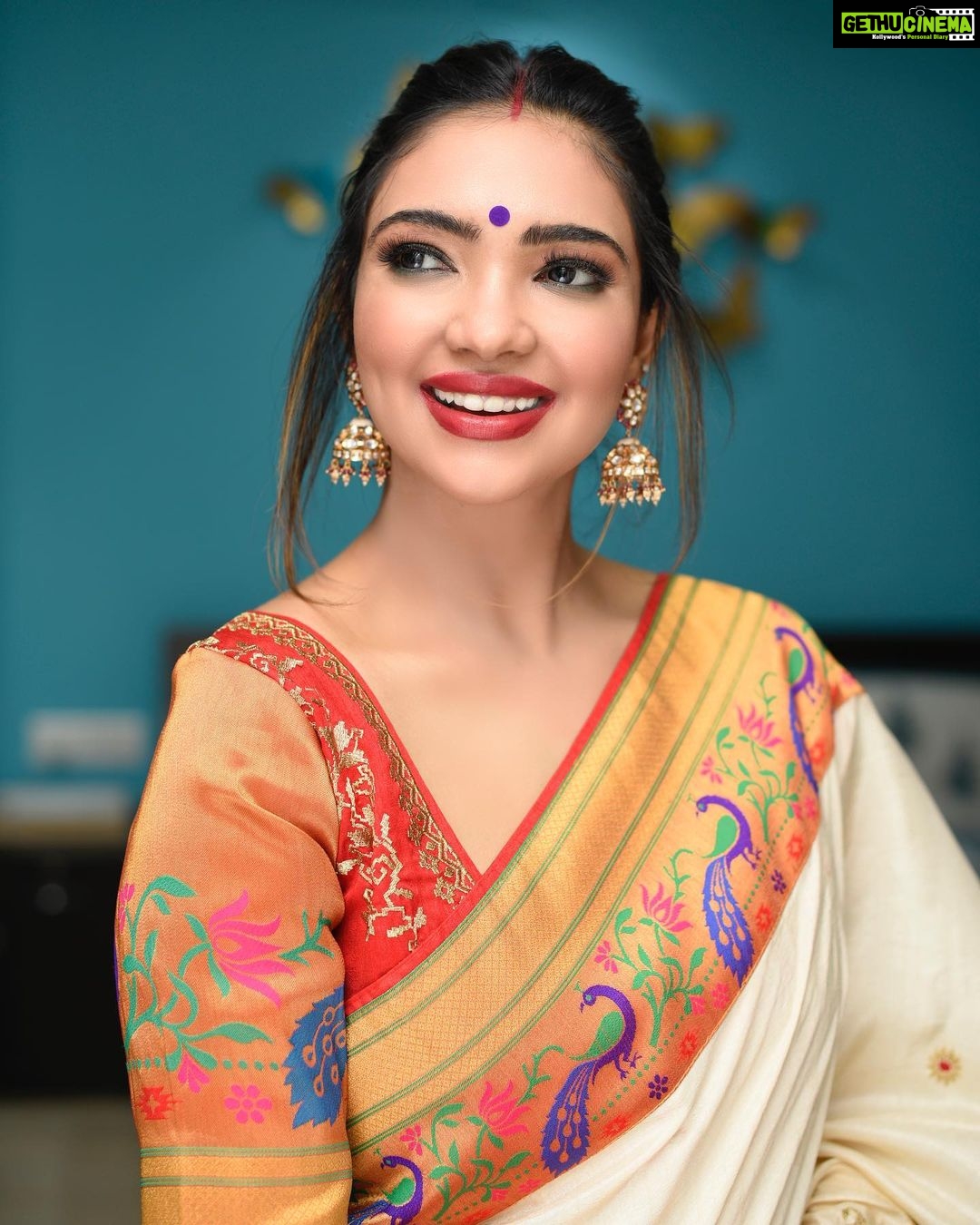 Pooja Banerjee Instagram – #Paithani my favourite in silk saree by ...