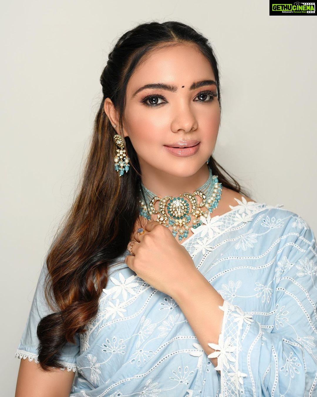 Pooja Banerjee Instagram – Saree in cut work, my new favourite ...