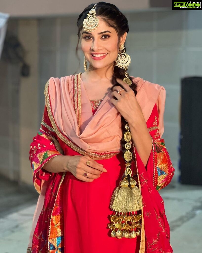 Actress Prabh Grewal HD Photos and Wallpapers November 2022 - Gethu Cinema
