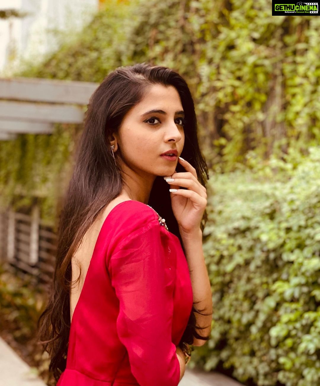 Preethi Asrani Instagram – Rêvasser ♥️🦢 . . Outfit : @romaneecontirs ...