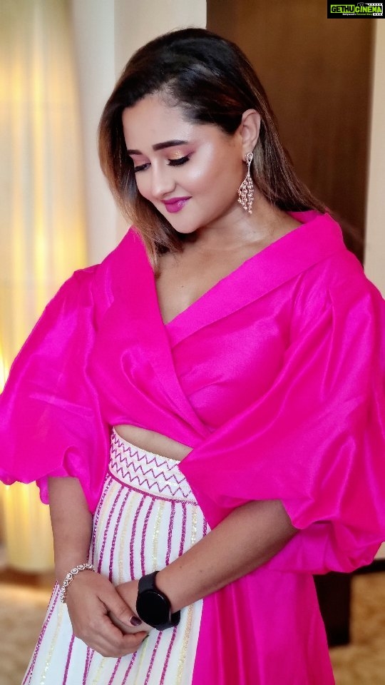 Rashami Desai Instagram – Holla! From the other side ☺️😉 . Dress ...