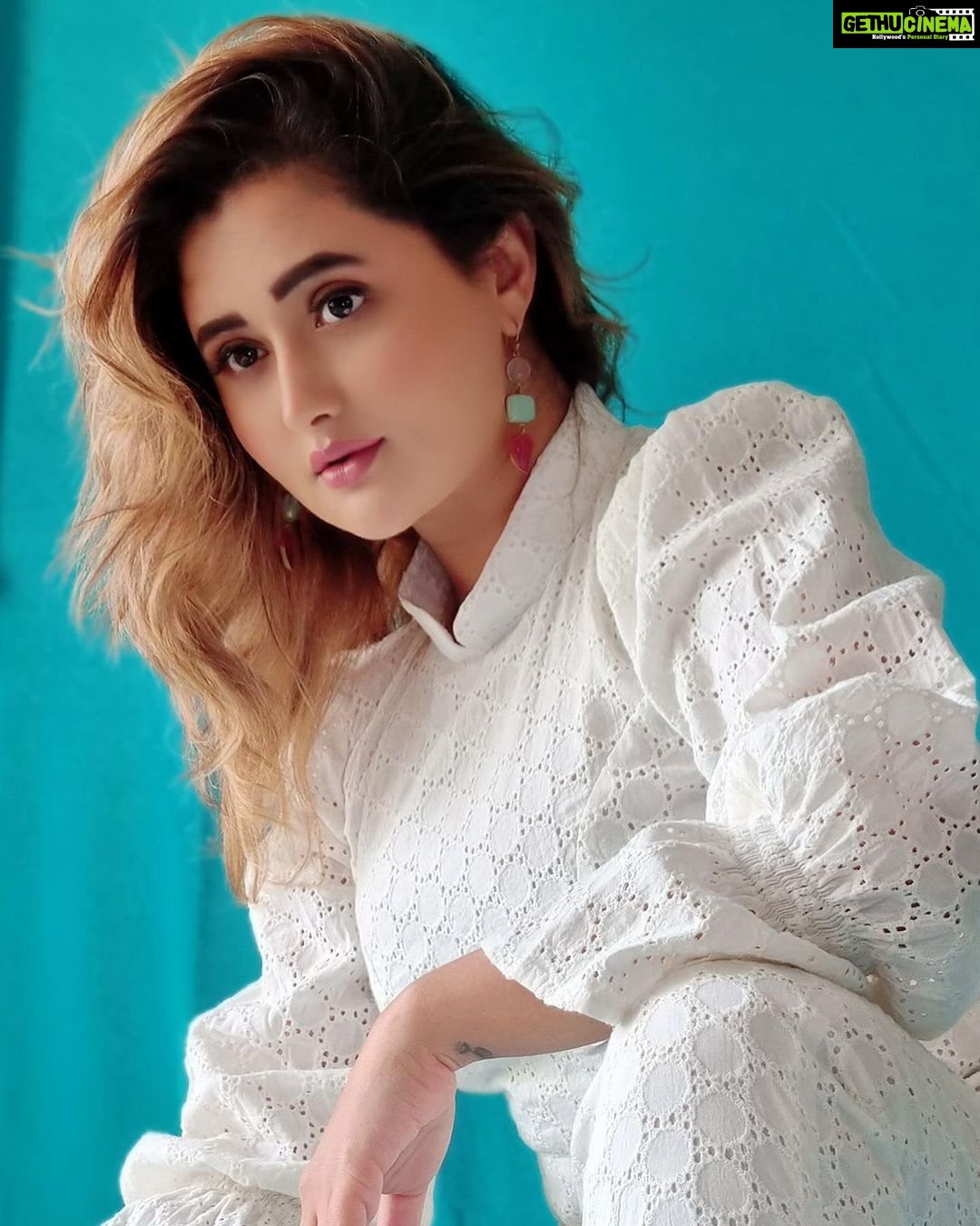 Actress Rashami Desai HD Instagram Photos and Wallpapers July 2022 ...