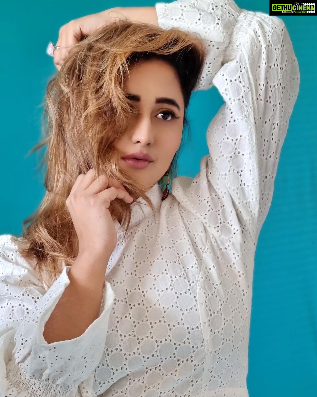 Actress Rashami Desai HD Instagram Photos and Wallpapers July 2022 ...