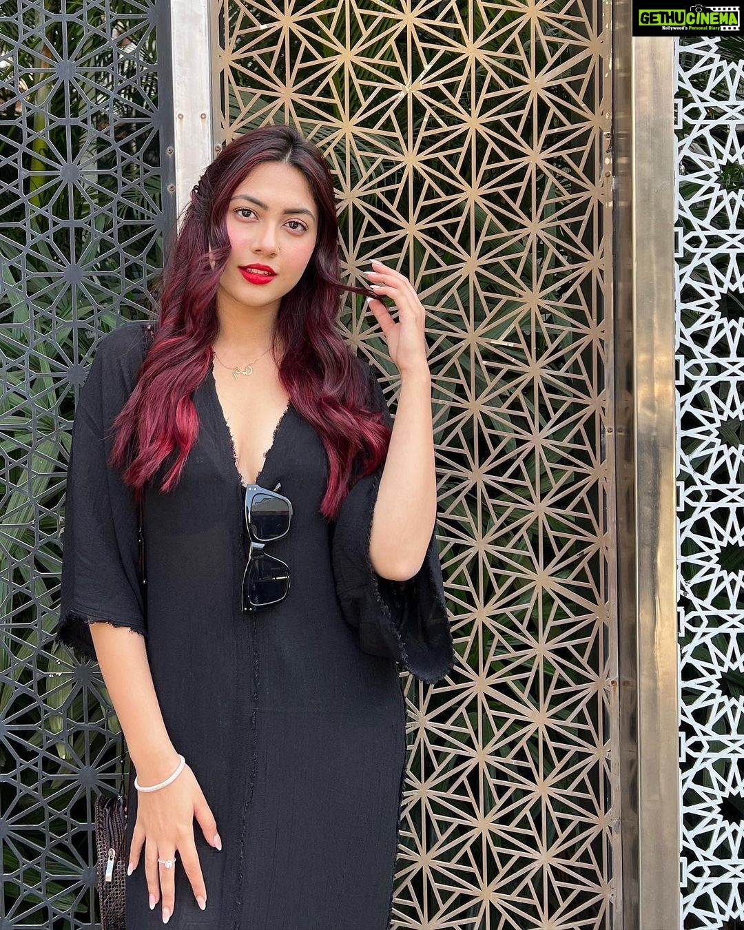 Actress Reem Shaikh HD Photos and Wallpapers December 2022 - Gethu Cinema