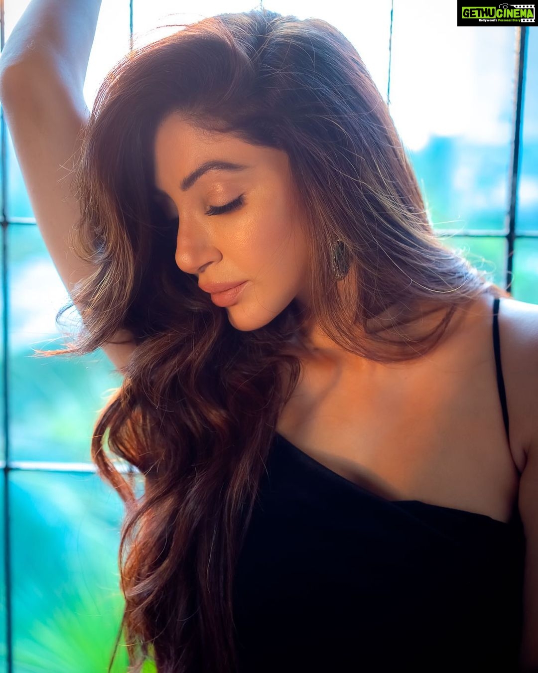 Reyhna Malhotra Instagram – Magic💫💫💫💫💫🌈 With silence comes the ...