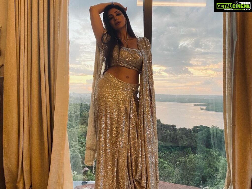 Reyhna Malhotra Instagram – Magic💫💫💫💫💫🌈 NOTHING IS……. Choose ur ...