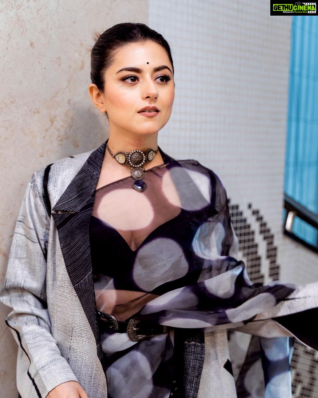 Actress Riddhi Dogra HD Photos and Wallpapers January 2023 - Gethu Cinema