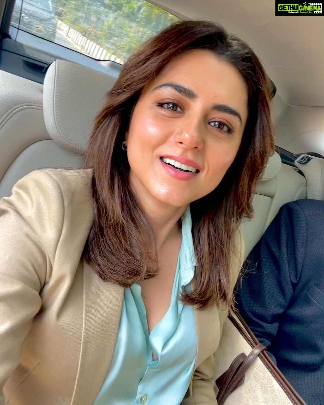 Actress Riddhi Dogra HD Photos and Wallpapers December 2022 - Gethu Cinema