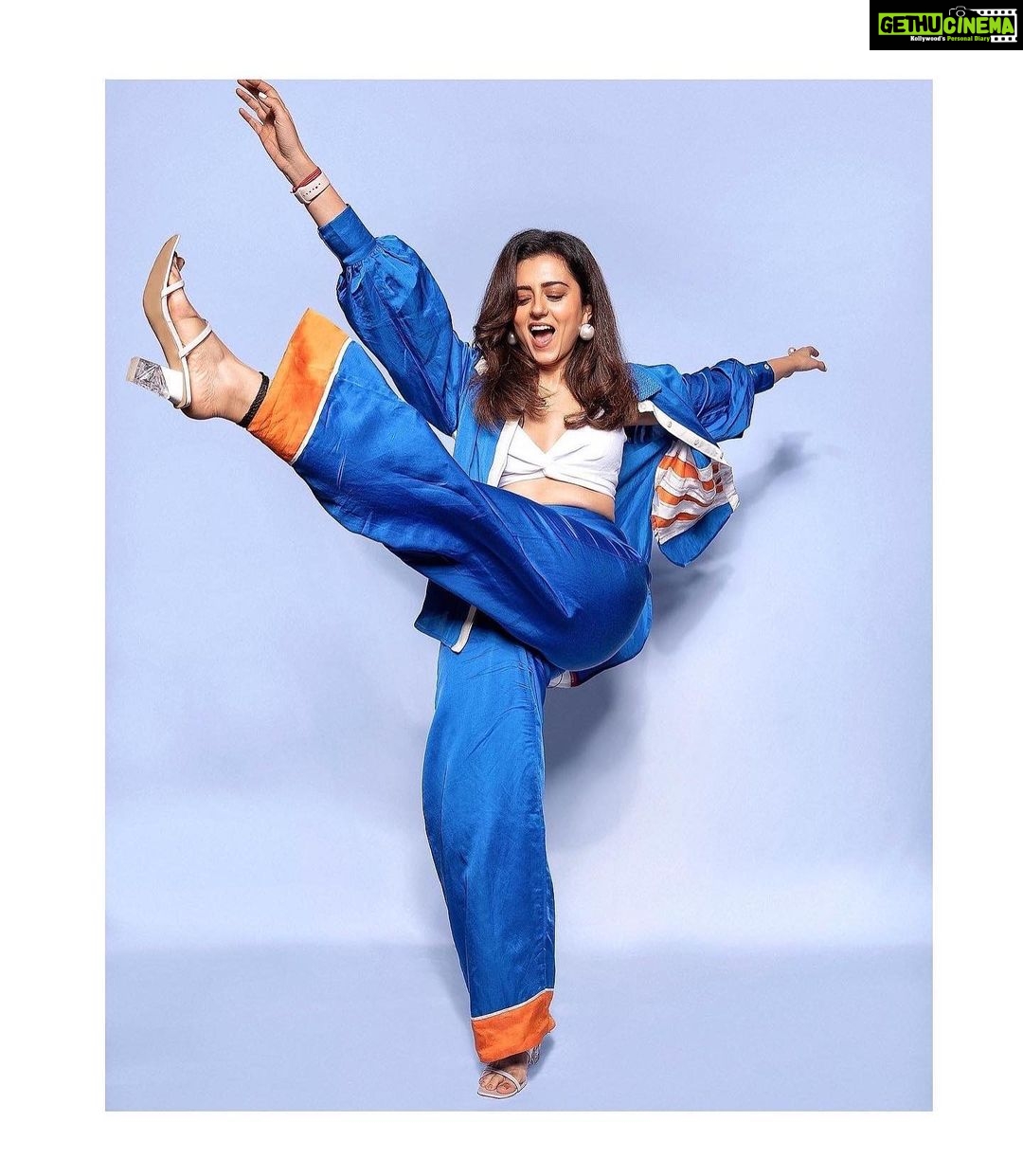 Actress Riddhi Dogra HD Instagram Photos and Wallpapers December 2022 | Gethu Cinema