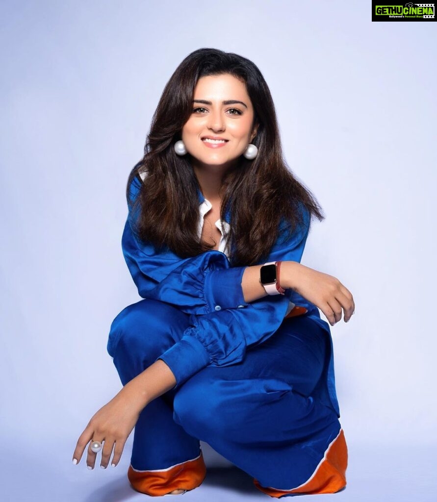 Actress Riddhi Dogra HD Instagram Photos and Wallpapers December 2022 | Gethu Cinema