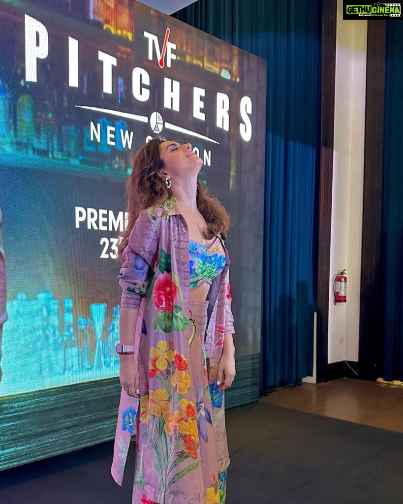 Actress Riddhi Dogra HD Instagram Photos and Wallpapers December 2022 | Gethu Cinema