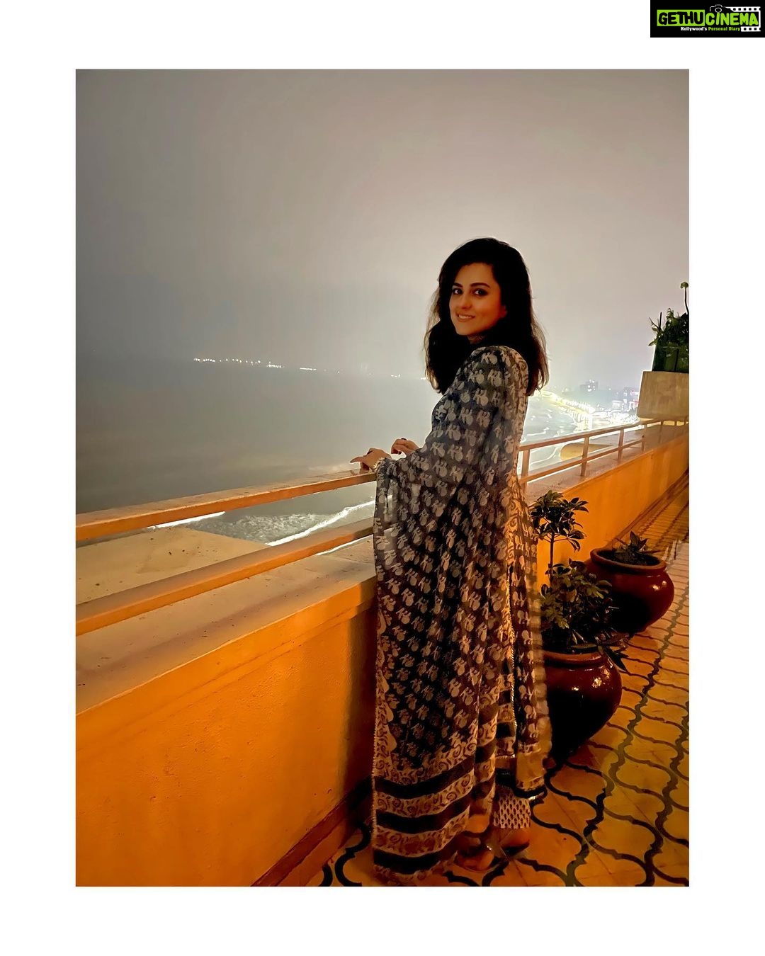 Actress Riddhi Dogra HD Instagram Photos and Wallpapers October 2022 | Gethu Cinema