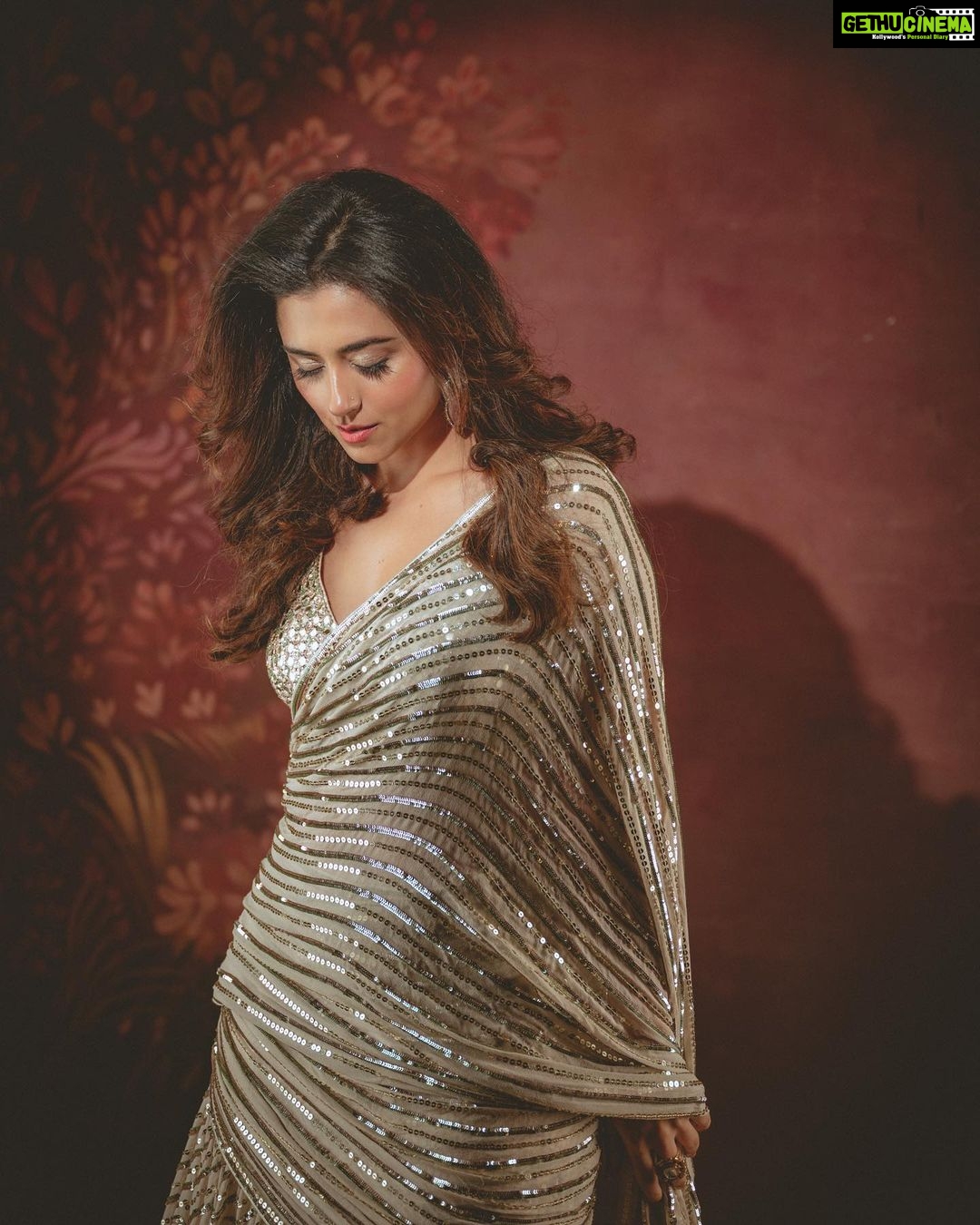 Riddhi Dogra's Most Liked Photos and Posts - Gethu Cinema