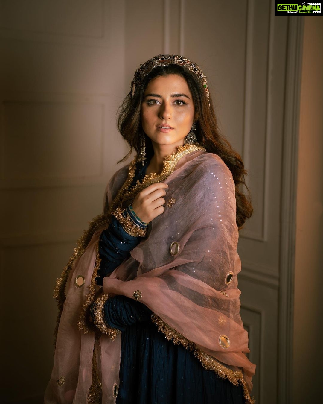 Actress Riddhi Dogra HD Instagram Photos and Wallpapers March 2023 | Gethu Cinema