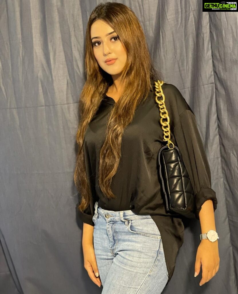 Actress Riya Sharma HD Instagram Photos and Wallpapers October 2021 ...