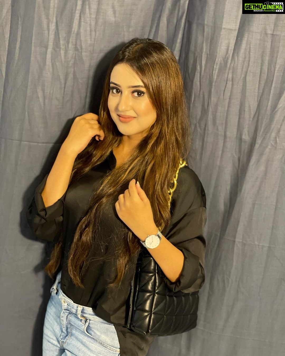 Actress Riya Sharma HD Instagram Photos and Wallpapers November 2021 ...
