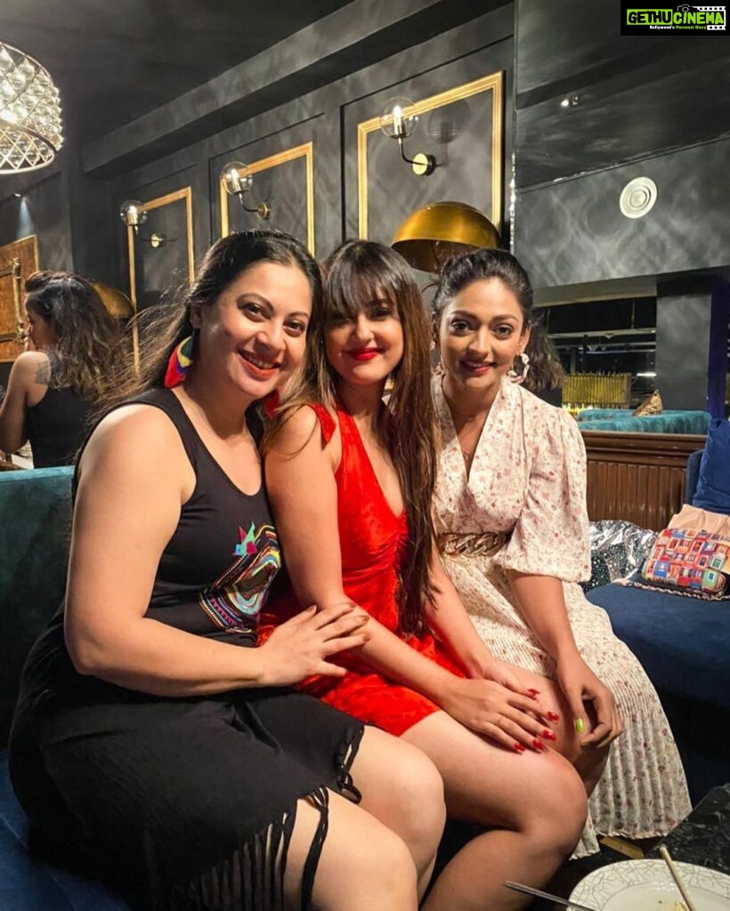 Actress Riya Sharma HD Photos and Wallpapers November 2021 | Gethu Cinema