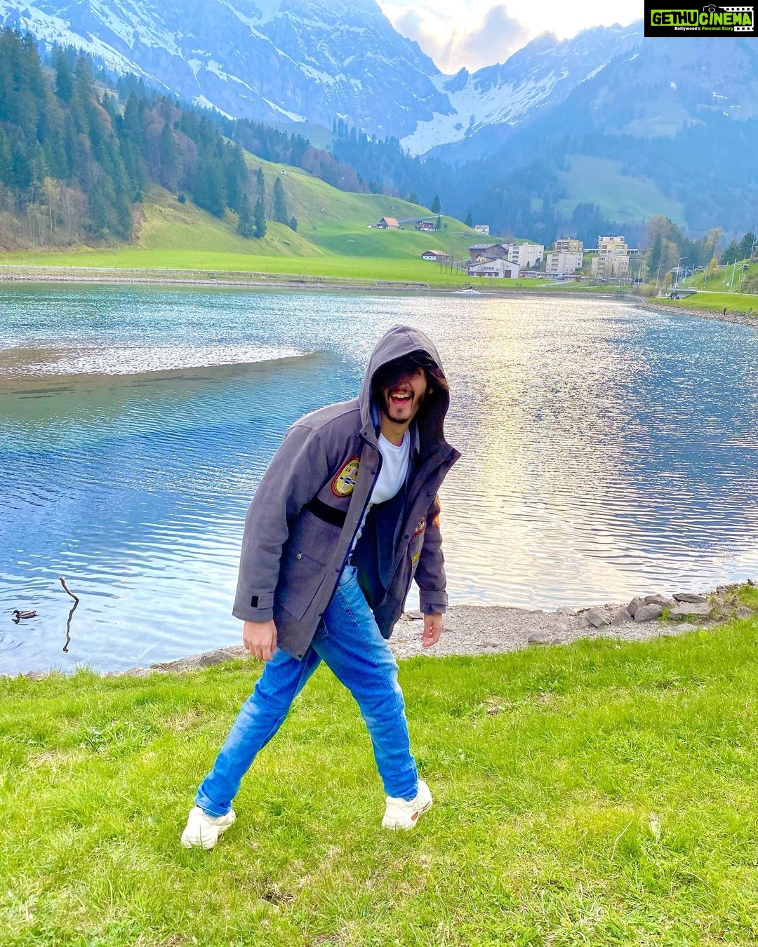 Rohan Mehra Instagram – Muskurane ki wajah tum ho LOL . #rohanmehra # ...