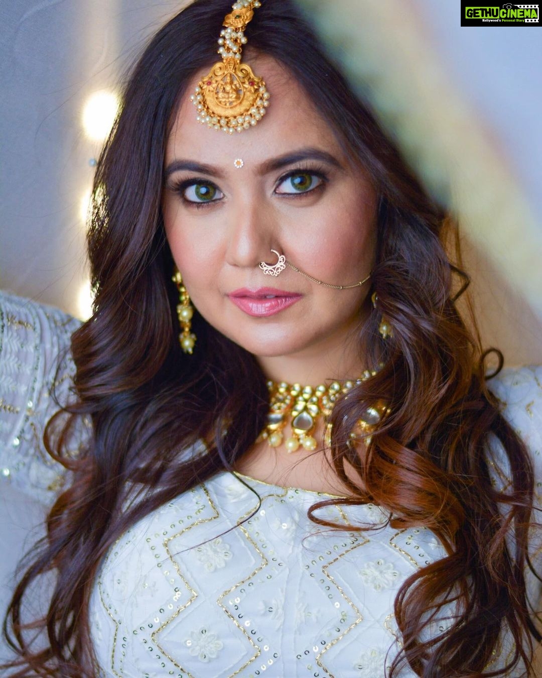 Actress Roopal Tyagi HD Instagram Photos and Wallpapers March 2023 ...