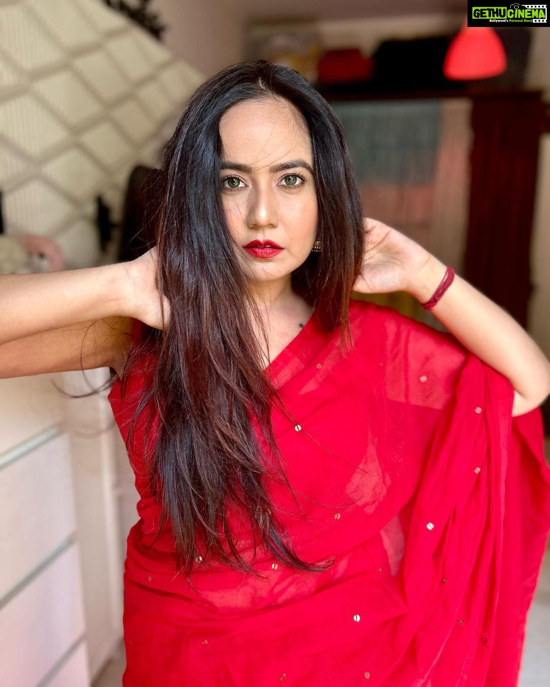 Roopal Tyagi's Most Liked Photos and Posts - Gethu Cinema