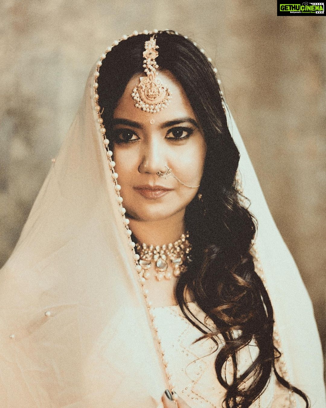 Roopal Tyagi's Most Liked Photos and Posts - Gethu Cinema