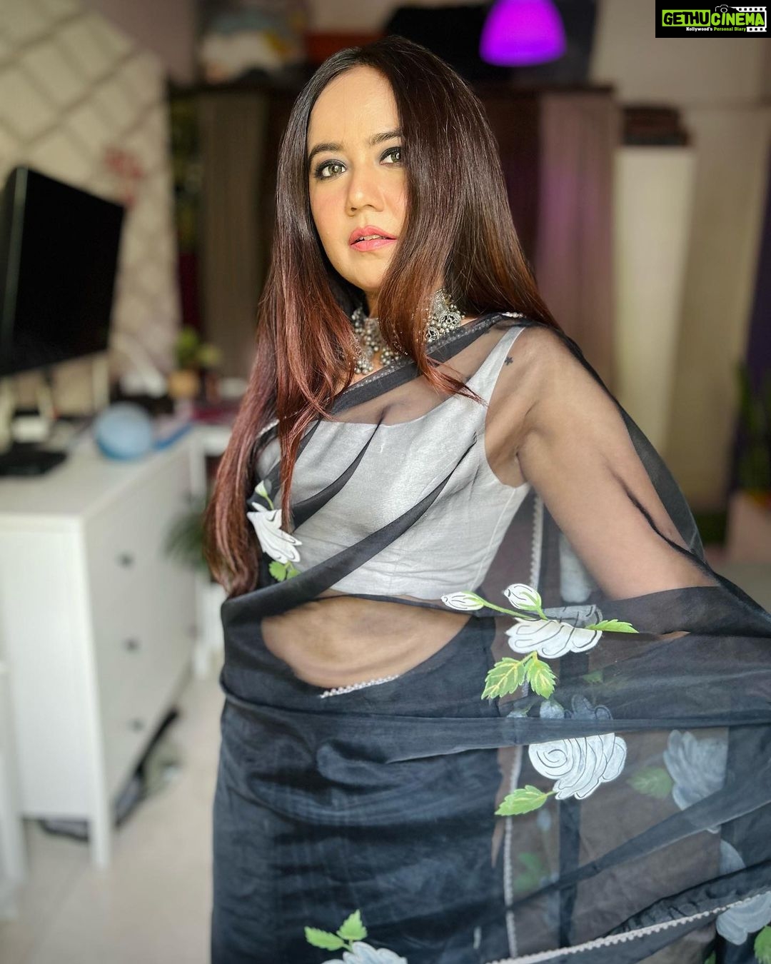Roopal Tyagi's Most Liked Photos and Posts - Gethu Cinema
