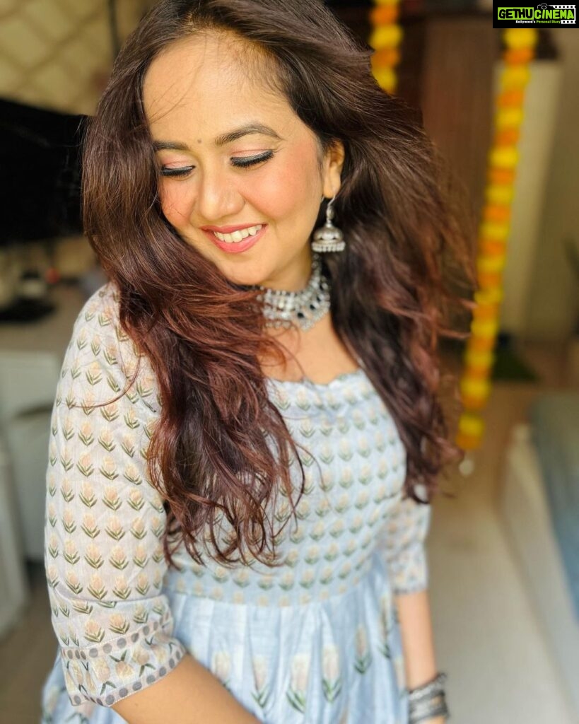 Actress Roopal Tyagi HD Photos and Wallpapers April 2023 - Gethu Cinema