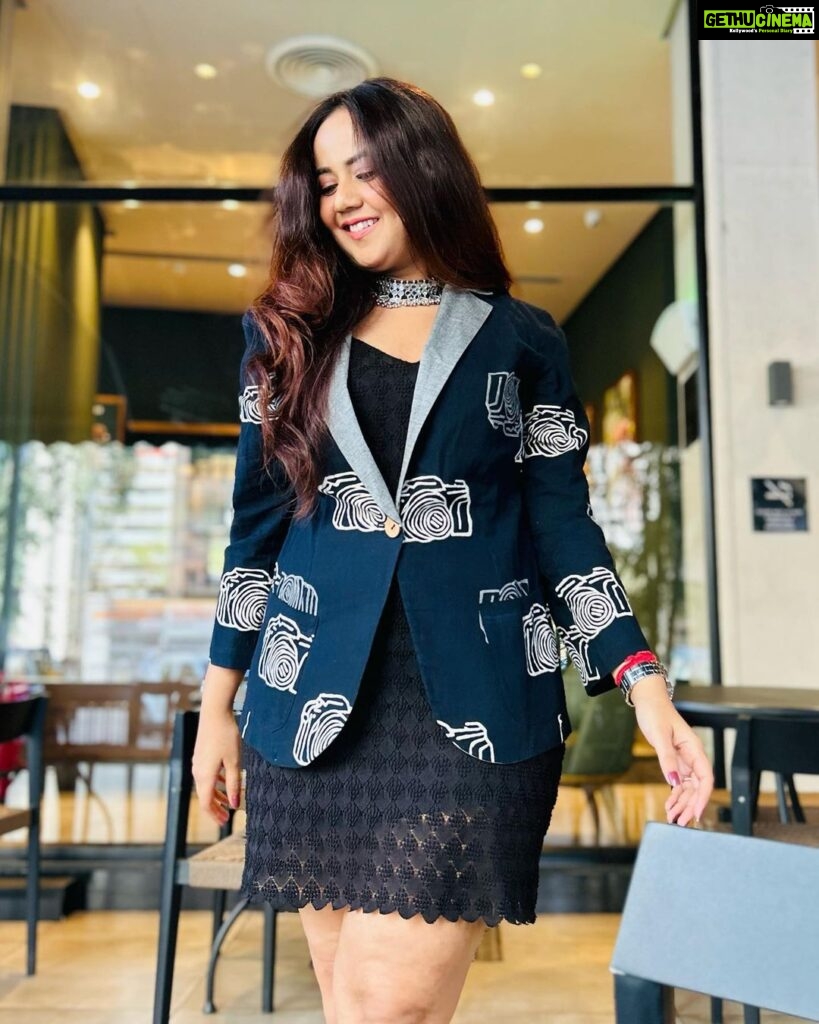 Actress Roopal Tyagi HD Photos and Wallpapers April 2023 - Gethu Cinema