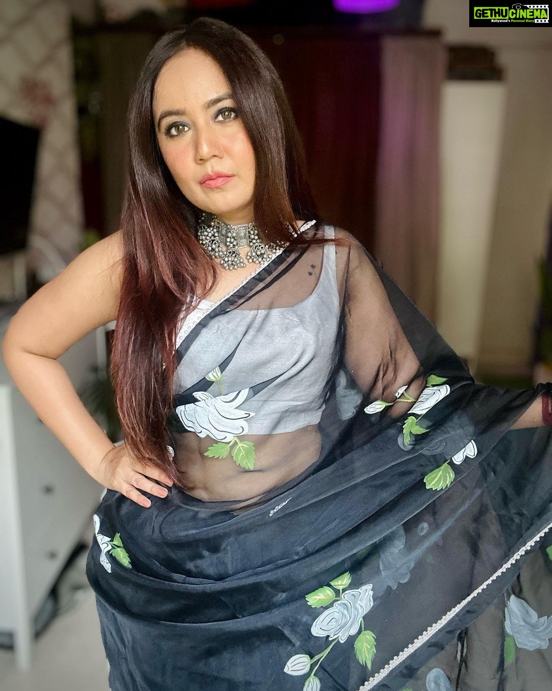 Actress Roopal Tyagi HD Instagram Photos and Wallpapers March 2023 ...