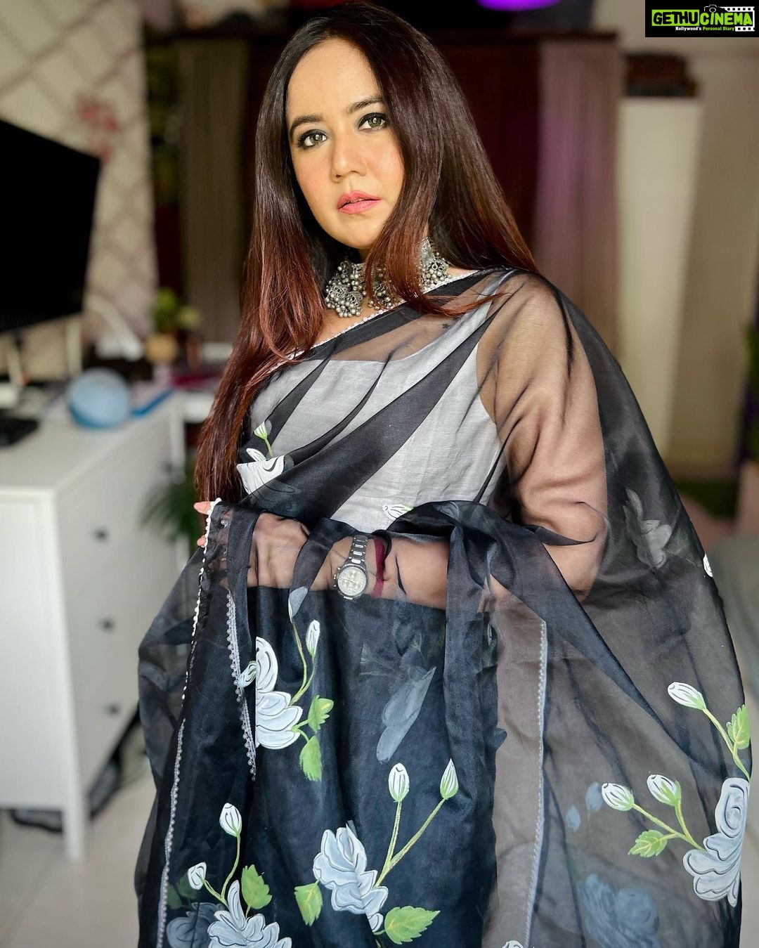Roopal Tyagi's Most Liked Photos and Posts - Gethu Cinema