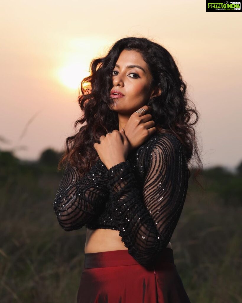 Actress Roshini Haripriyan HD Photos and Wallpapers April 2023 | Gethu ...