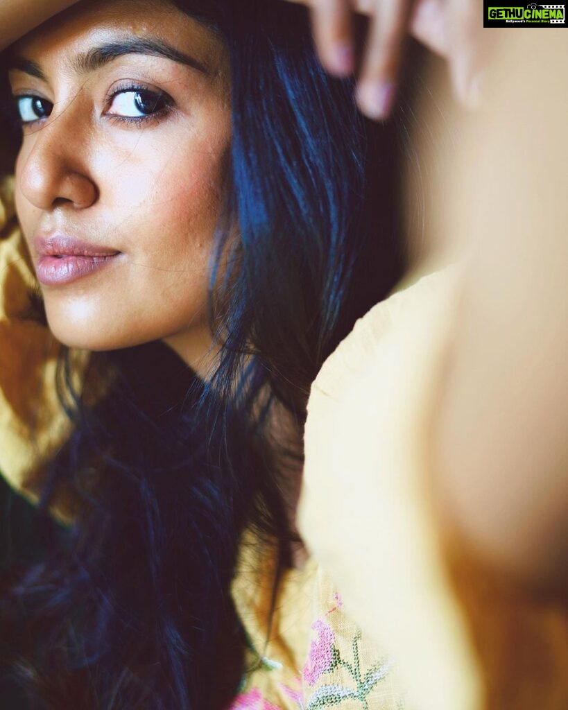 Actress Roshini Haripriyan HD Photos and Wallpapers April 2023 | Gethu ...